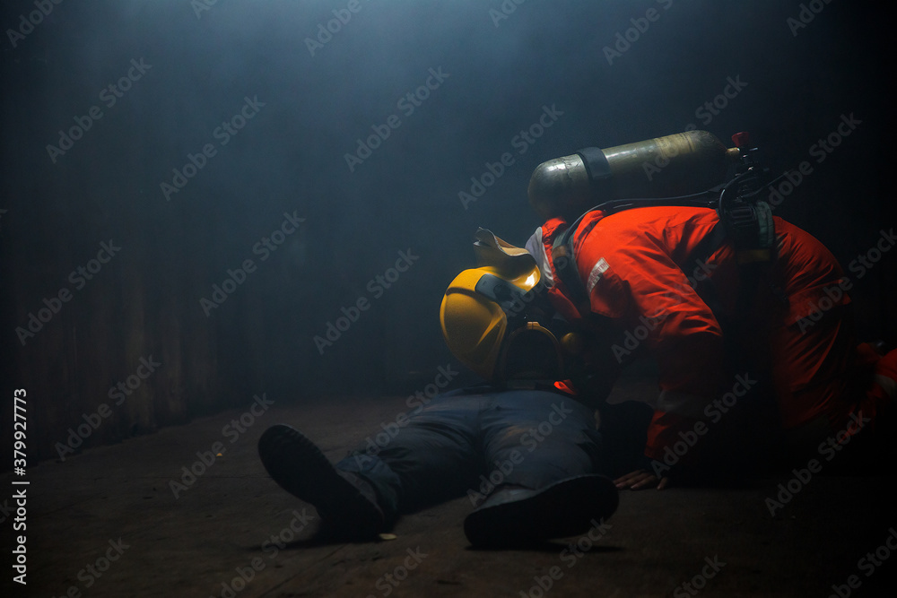 Firefighter staff check your pulse and breathe casualty people in ...