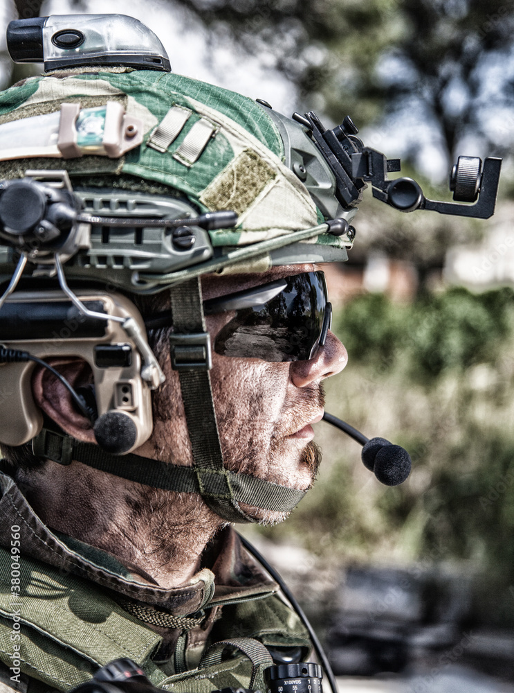 Fotografia do Stock: Shoulder portrait of army soldier, special forces ...