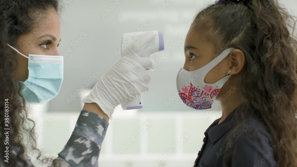 Video „Health and Safety. A child gets her temperature checked during ...
