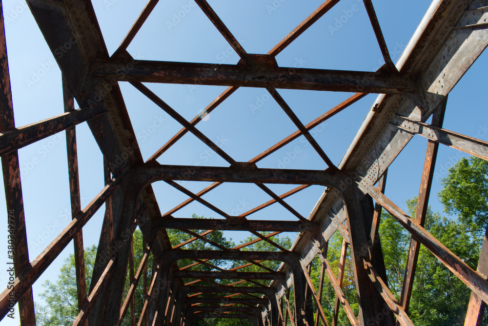 Pont de structure, métallique, entre Salies de Béarn et Puyoo ...