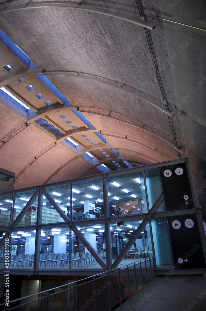 Foto de El Embarcadero, antiguo edificio minero rehabilitado para espacios de innovación ...