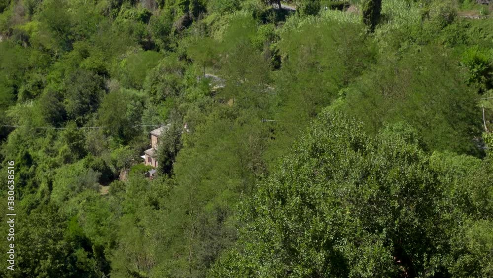 Pitigliano, Tuscany perched on tuff cliff, Old Town and alleys ...