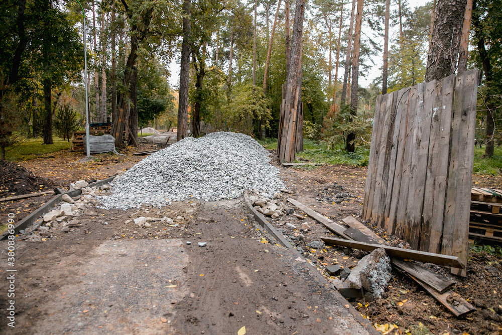 Repair of paths in parks. Protection of trees in the reconstruction of ...