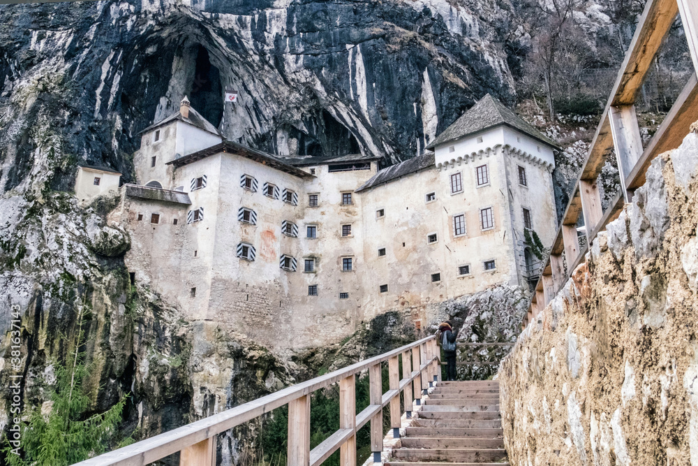 Fotka „Predjama Castle, situated in the middle of a cliff near Postojna ...