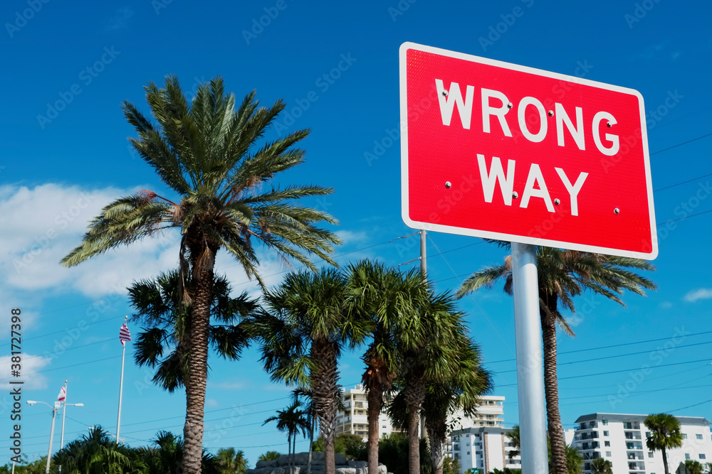 Foto de Wrong Way street sign alert, road warning on red color, with ...