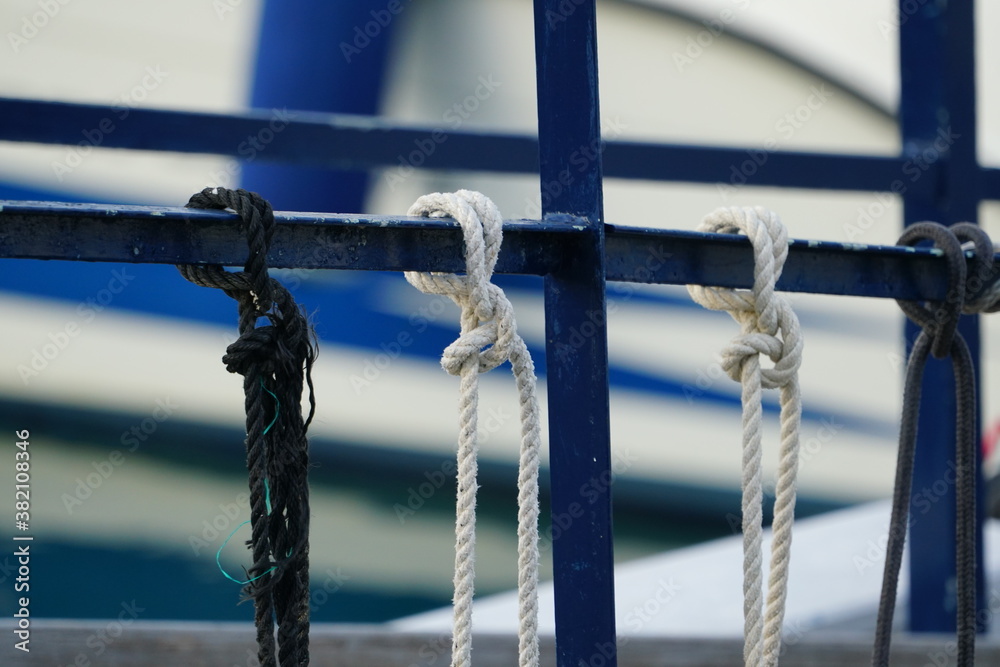 Knoten am Hafengeländer Stock Photo | Adobe Stock