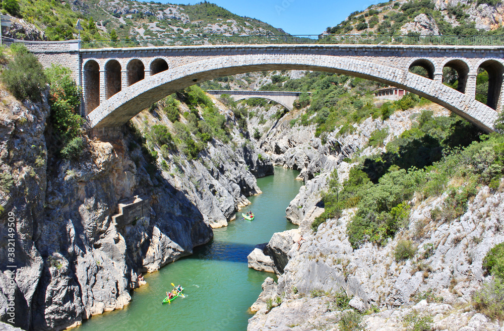 Le pont du Diable ou pont sur l'Hérault est une construction d ...