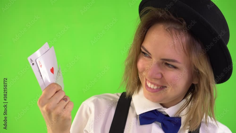 Vidéo Stock Croupier girl in a white shirt and hat and bow-tie shows ...