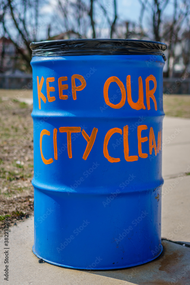 Blue trash barrel with words "Keep our City Clean" in red letters Stock ...