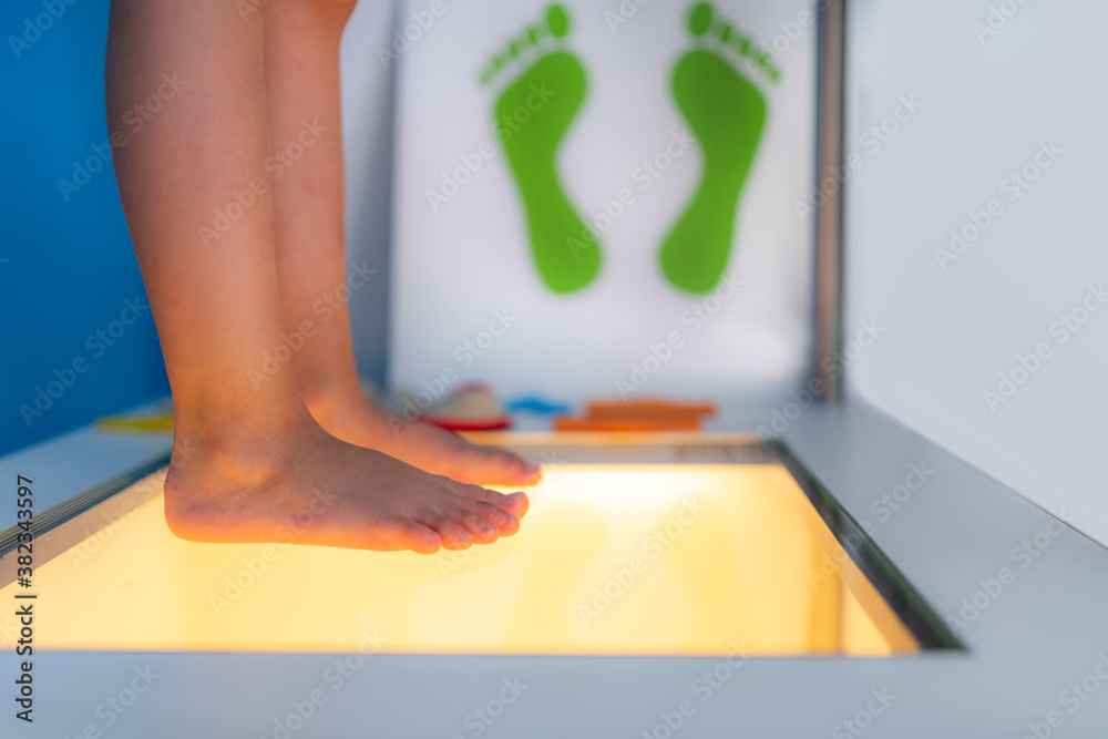 Feet scan for children, checking for statuses of sole and supporting ...