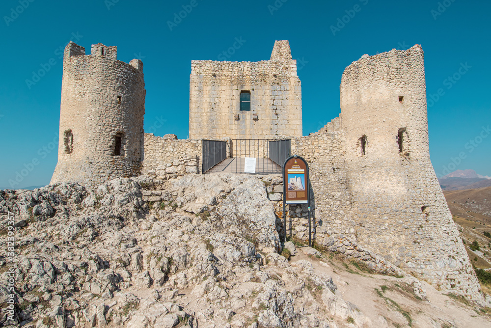 Rocca Calascio, Italy - an amazing mountaintop castle used as location ...