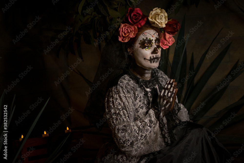 La calavera Catrina, mujer disfrazada por ida de muertos en mexico ...