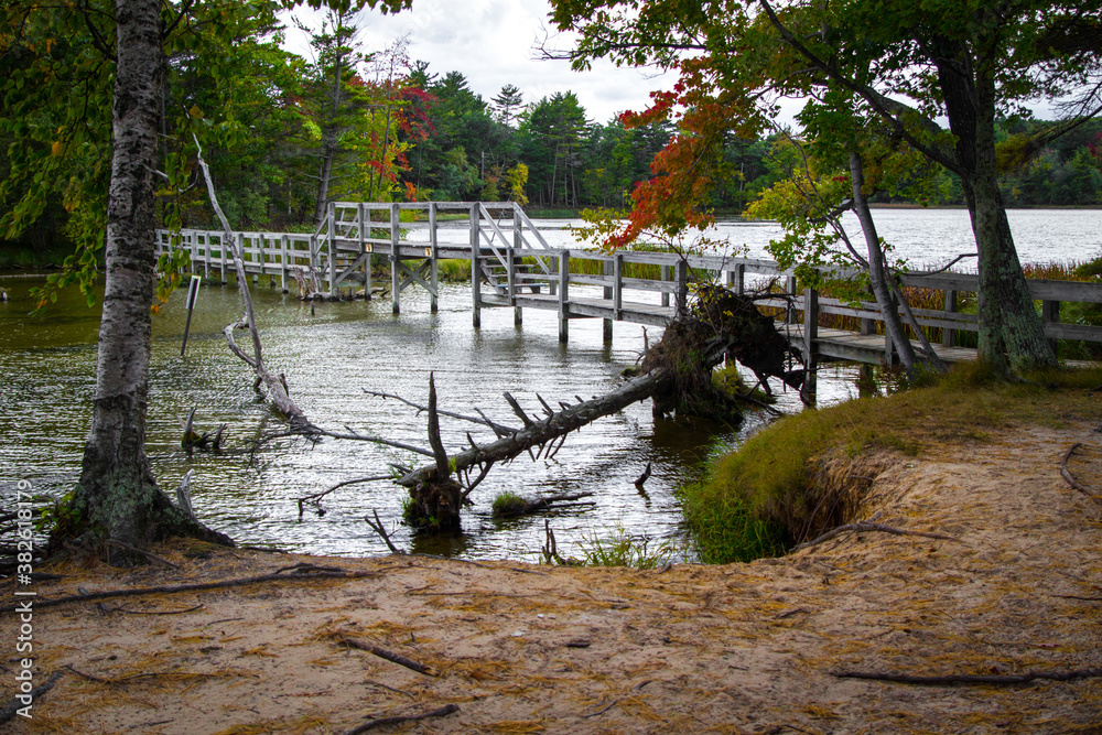 Autumn Hike. Bridge across Lost Lake along a hiking trail through an ...