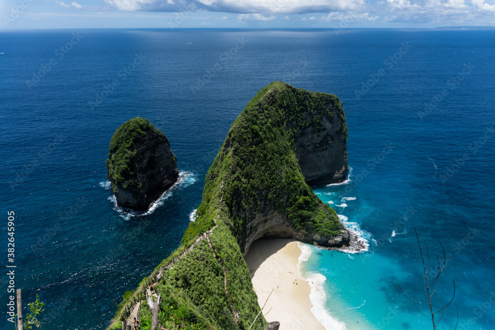 Foto de Kelingking Beach is the landmark of Nusa Penida,kelingking ...
