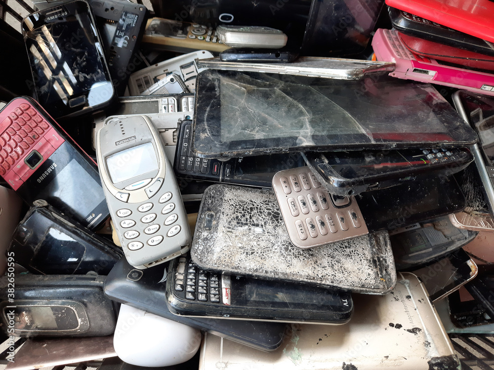 Bangkok, Thailand - September 16, 2020 Many old mobile phones that are ...