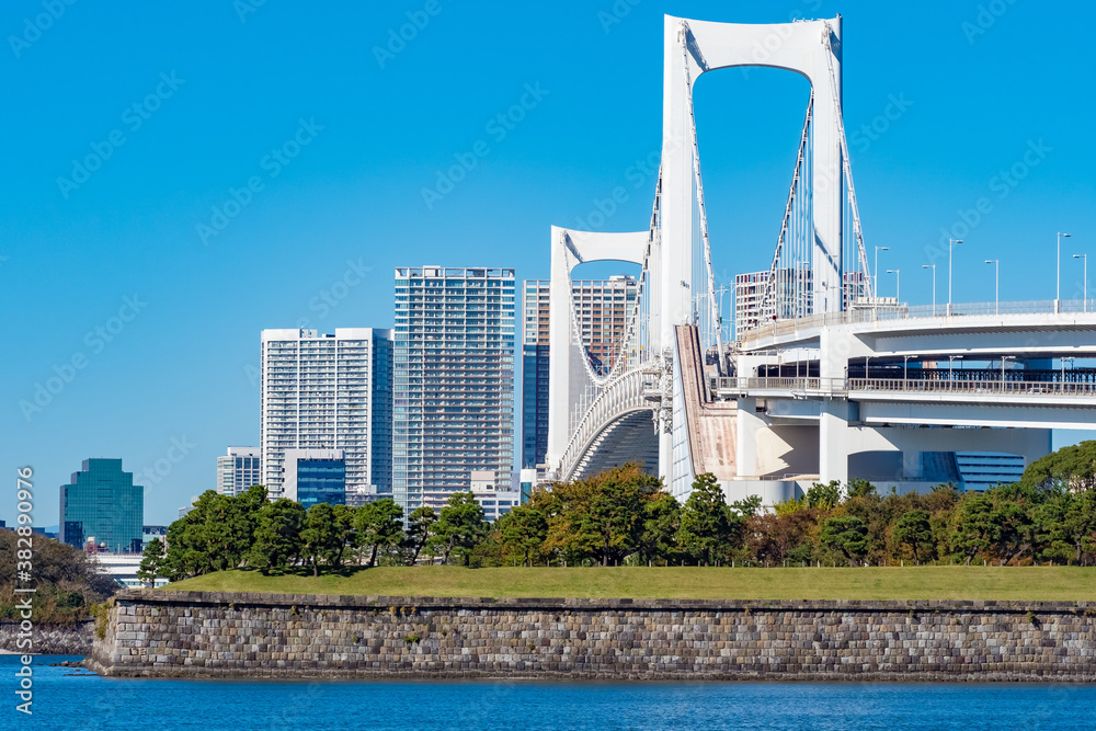 Japan. The rainbow bridge leads to Odaiba island. Artificial Islands in ...