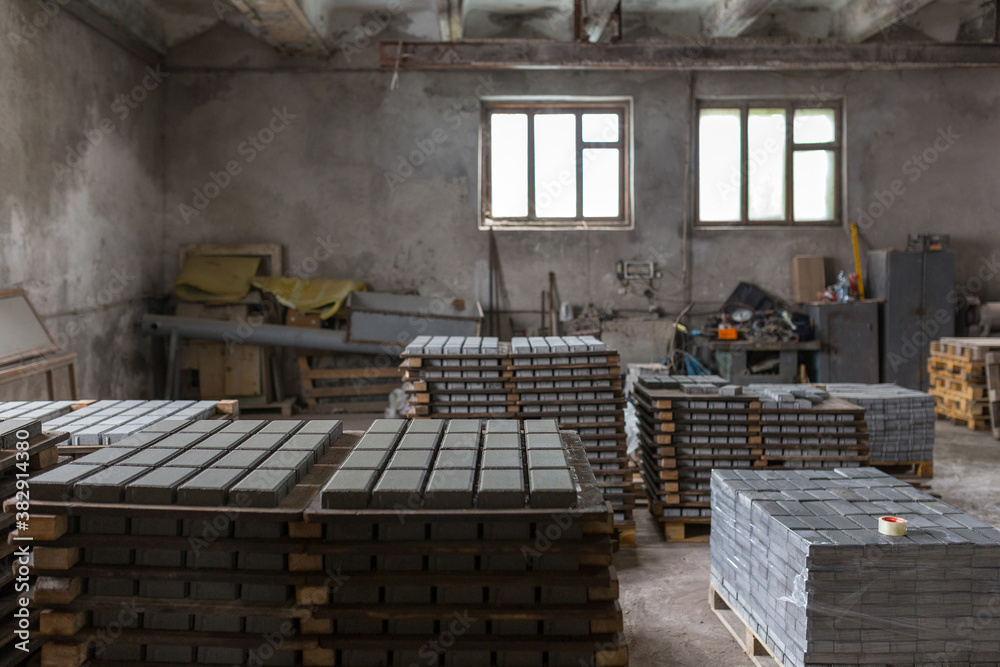 Industrial production of building materials from pressed cement mortar ...