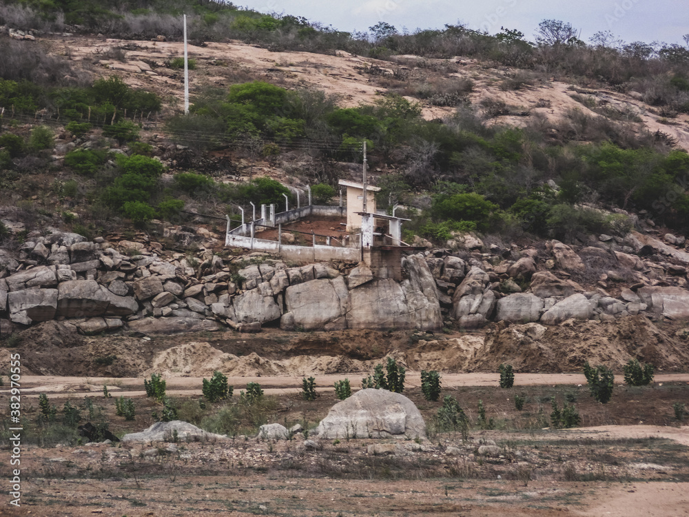 Região rural do sertão do Brasil e conta com a caatinga como bioma ...
