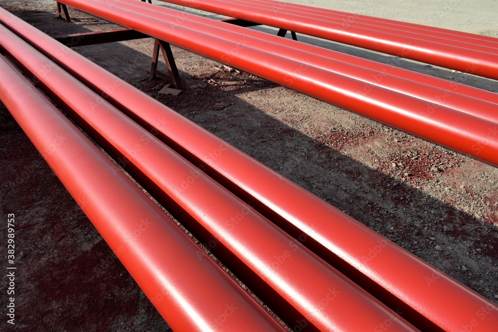 Foto de Red steel pipes for fire fighting system and extinguishing ...