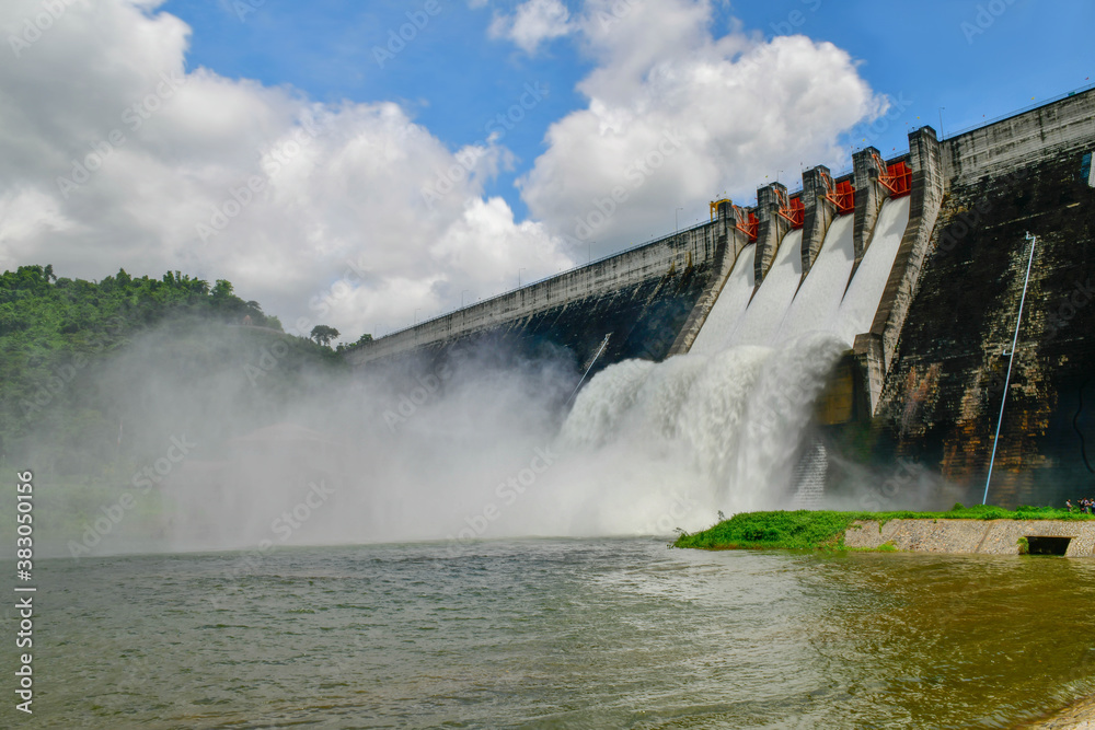 The dam Khun Dan Prakarn Chon is a dam with hydroelectric power plant ...