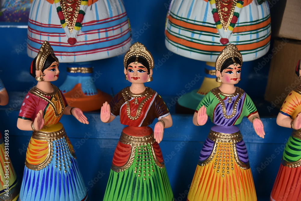 Thanjavur dancing bobblehead or roly-poly puppet dolls (Thanjavur ...