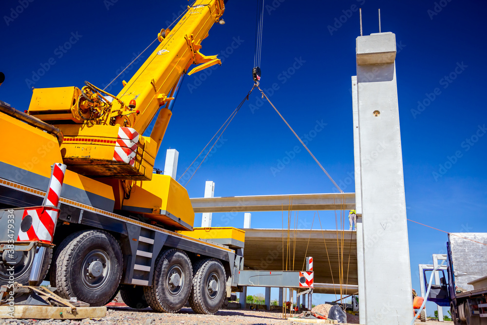 Hydraulic crane foot is supported by for safety, Lateral stabilizer ...