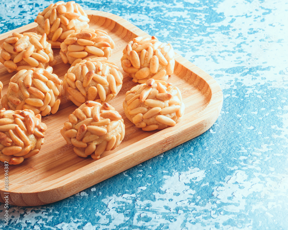 Panellets, postre típico catalan para el día de la castañanda Stock ...