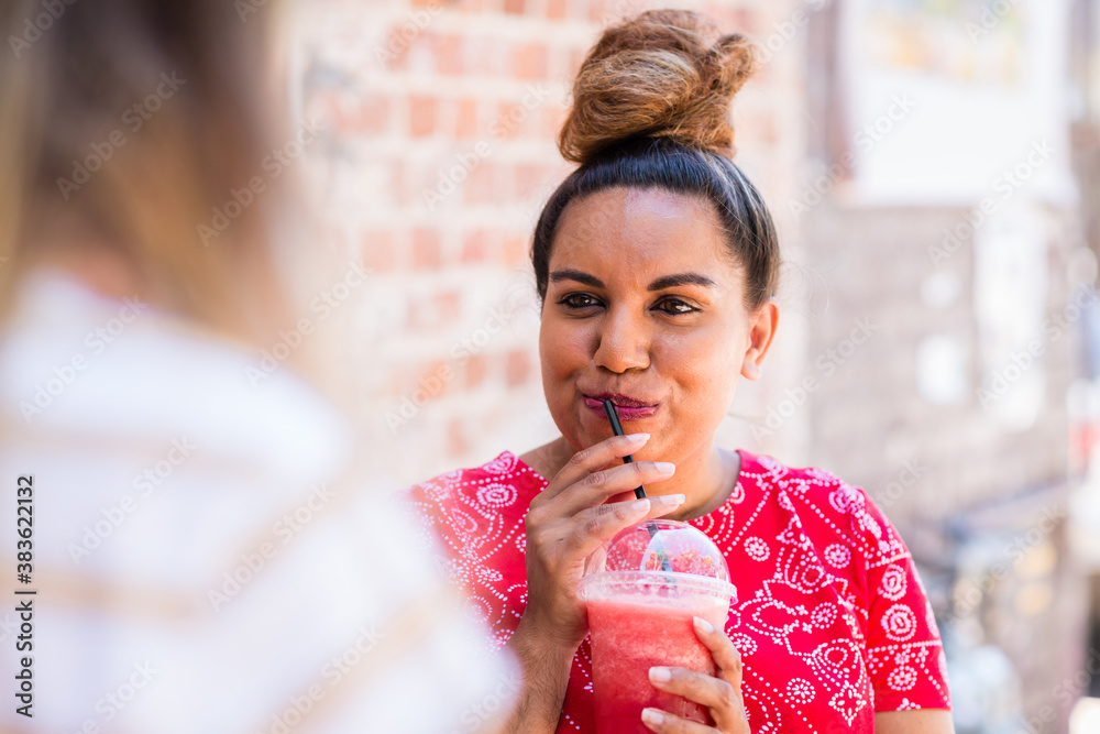 Foto de aboriginal woman drinking fruit drink in a cafe do Stock ...
