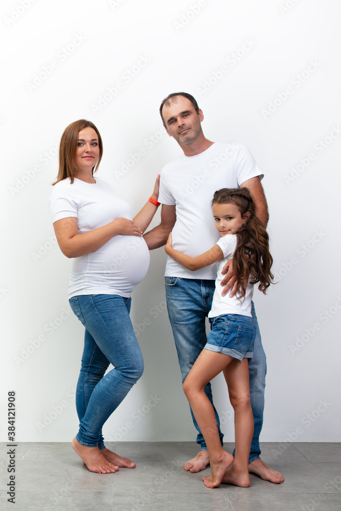 Pregnant Mother Father And Daughter Posing At Home Pregnancy Foto De Stock Adobe Stock