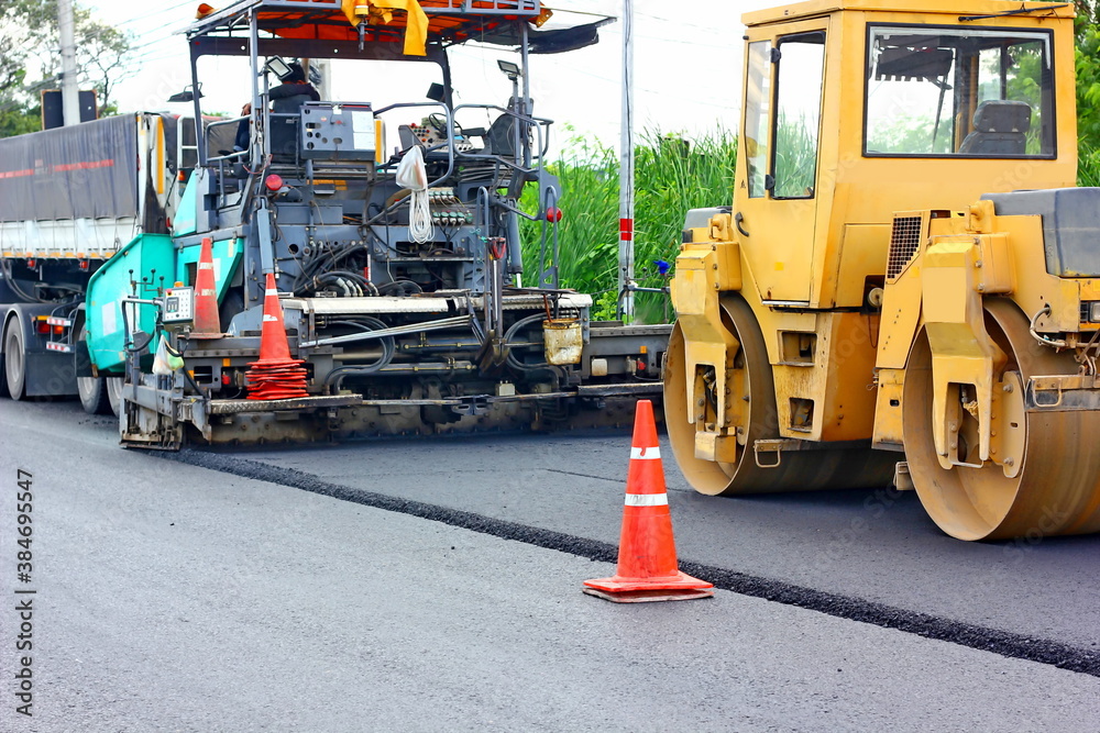 asphalt paver machine making asphalt road with road roller Stock-Foto ...