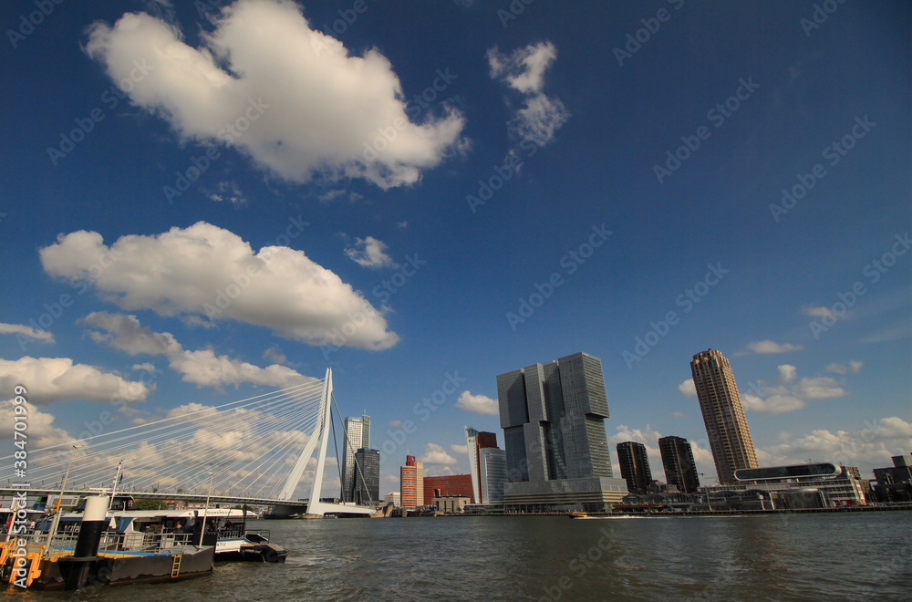 Foto de Sommer in Rotterdam; Nieuwe Maas, Kop van Zuid und ...