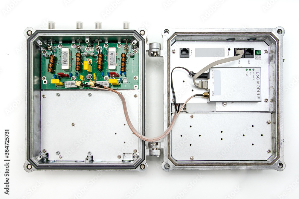 Foto de CATV system hanging on black optical fiber cables for amplify ...