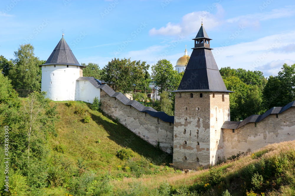 Beautiful summer panoramic view to the fortress wall and tower of Pskov ...