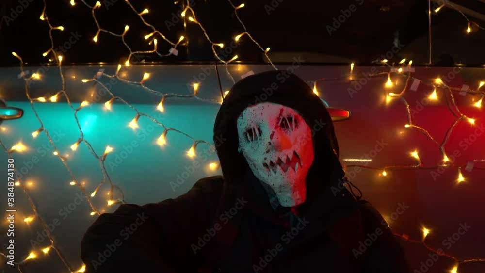 Vídeo do Stock: A man in a bloody mask sits on the pavement. The killer ...