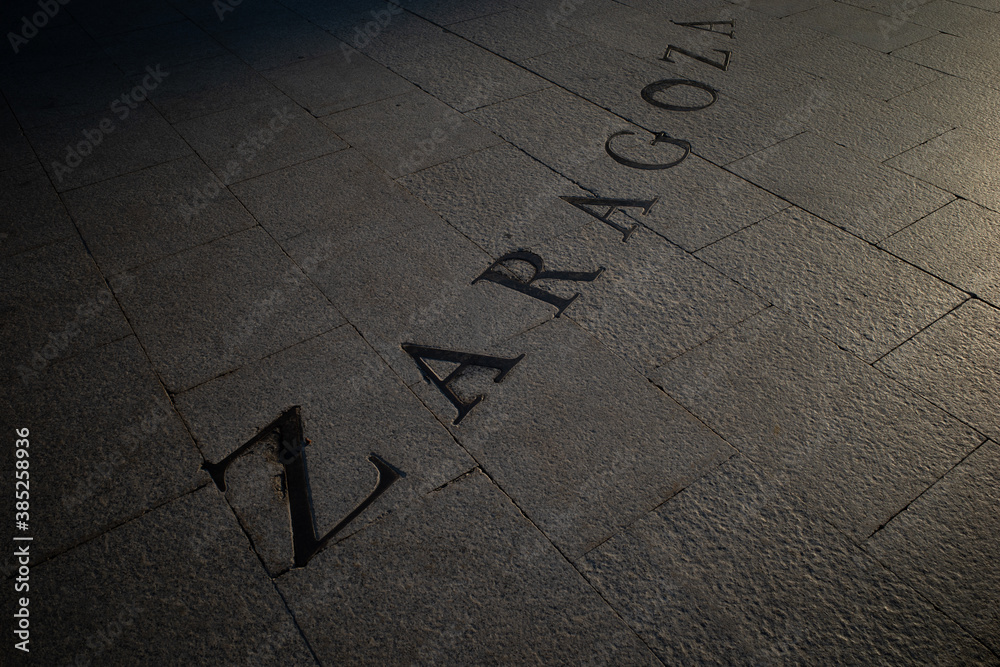 Zaragoza (España) - Texto de Zaragoza sobre el suelo de la Plaza del ...