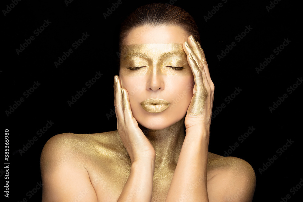 Beauty woman face with gold mask. Gold based skincare concept ...