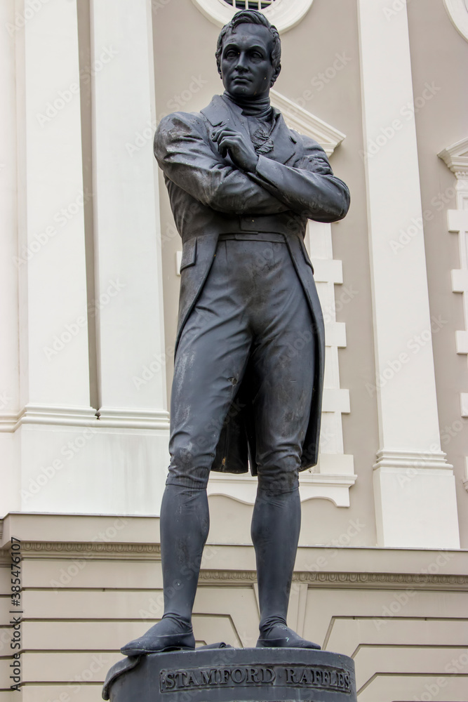 The Stamford Raffles statue in front of the Victoria Memorial Hall and Theatre, sculpted by ...