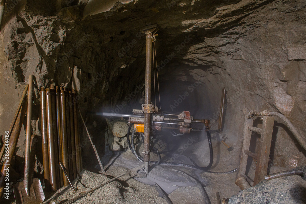 Cave Drilling Machine