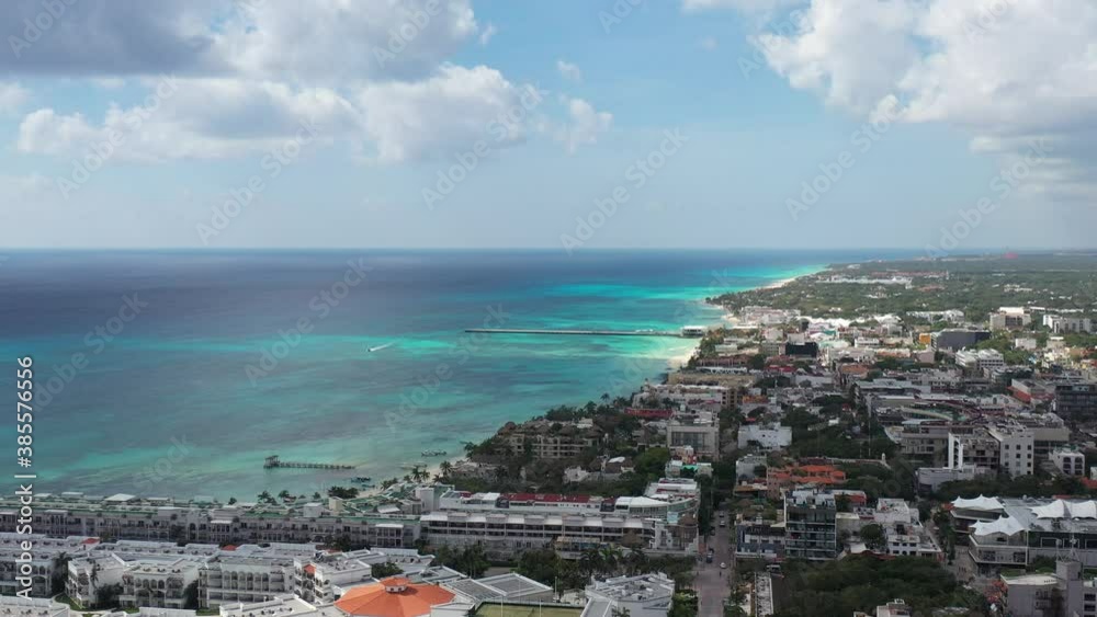 Espectacular vista aérea sobre la zona hotelera de Playa del Carmen ...