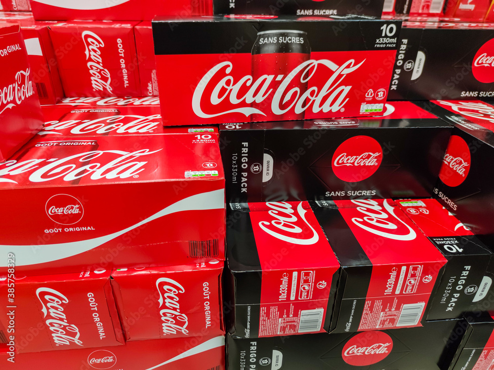 Boxes with Coca-Cola bottles in an French supermarket foto de Stock ...