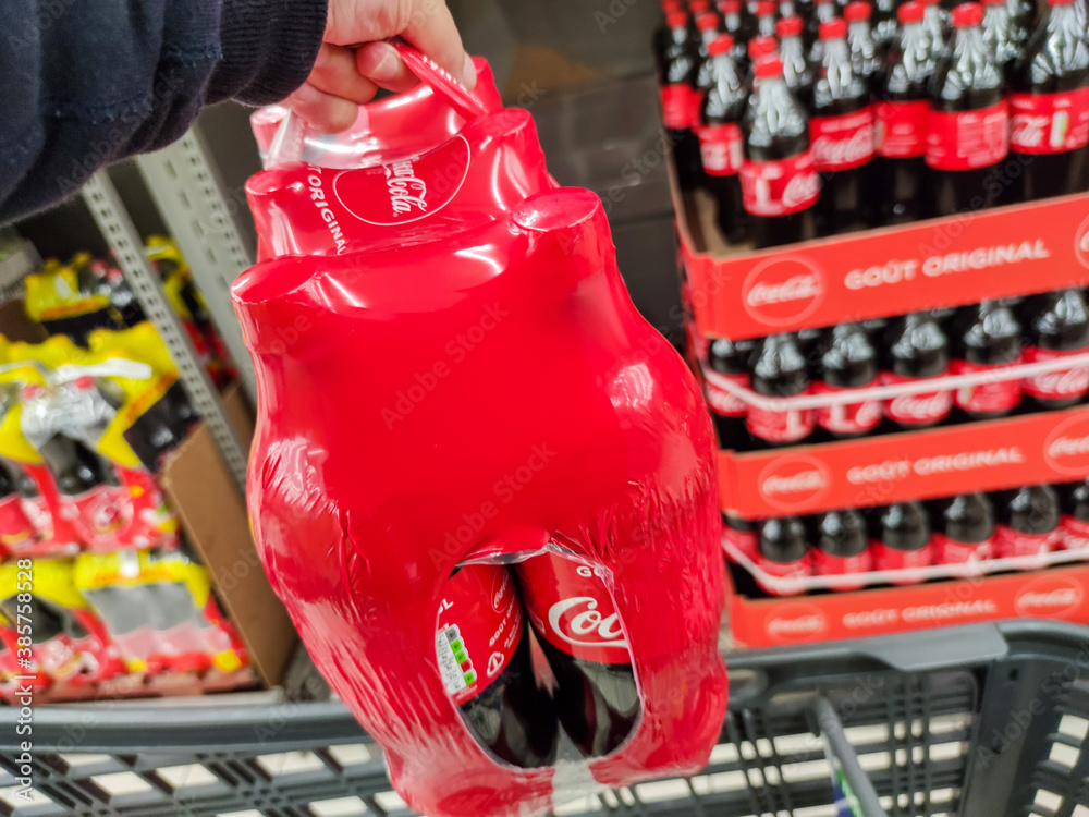 Pack of coca cola deposited in supermarket cart Stock Photo | Adobe Stock