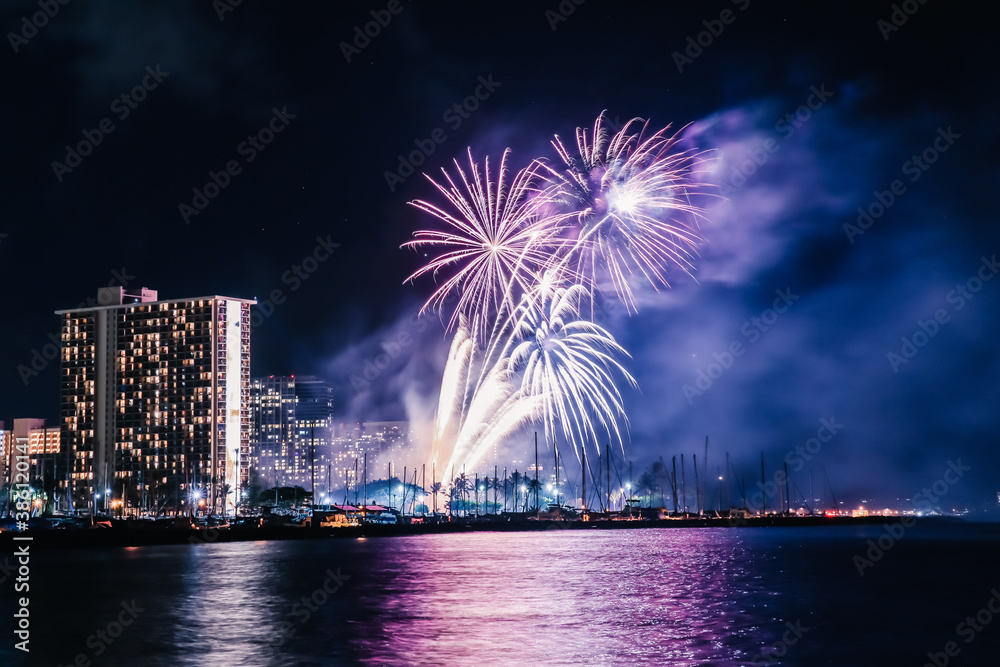 Waikiki Friday Fireworks, Hilton Hawaiian Village Waikiki Beach Resort ...