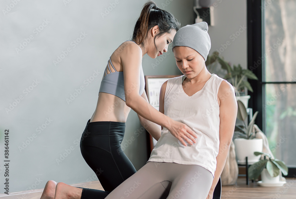 Asian sportive trainer coaching cancer patient to do exercise Stock ...