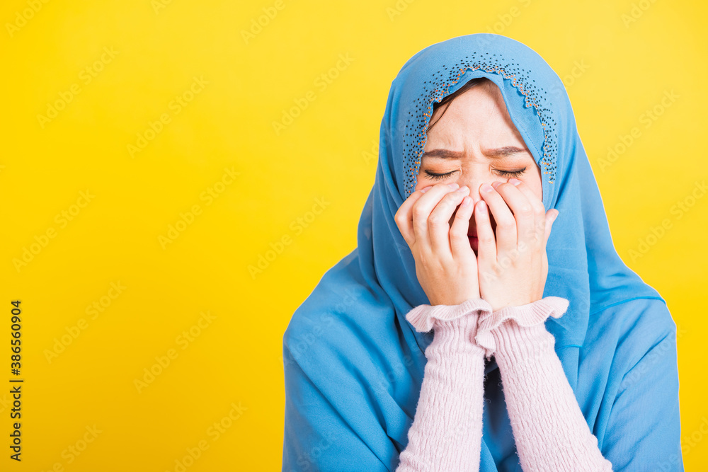 Asian Muslim Arab, Portrait of happy beautiful young woman religious ...