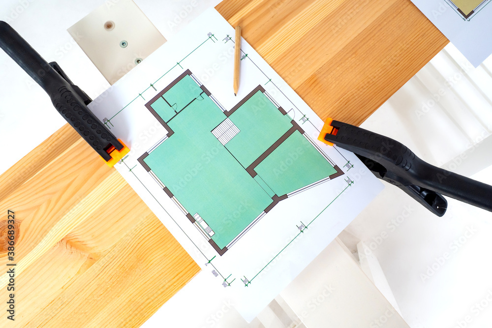 The layout of the apartment is attached with clips to the Board. The ...