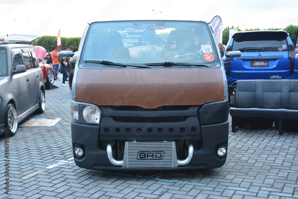 Toyota Hiace Commuter Modified