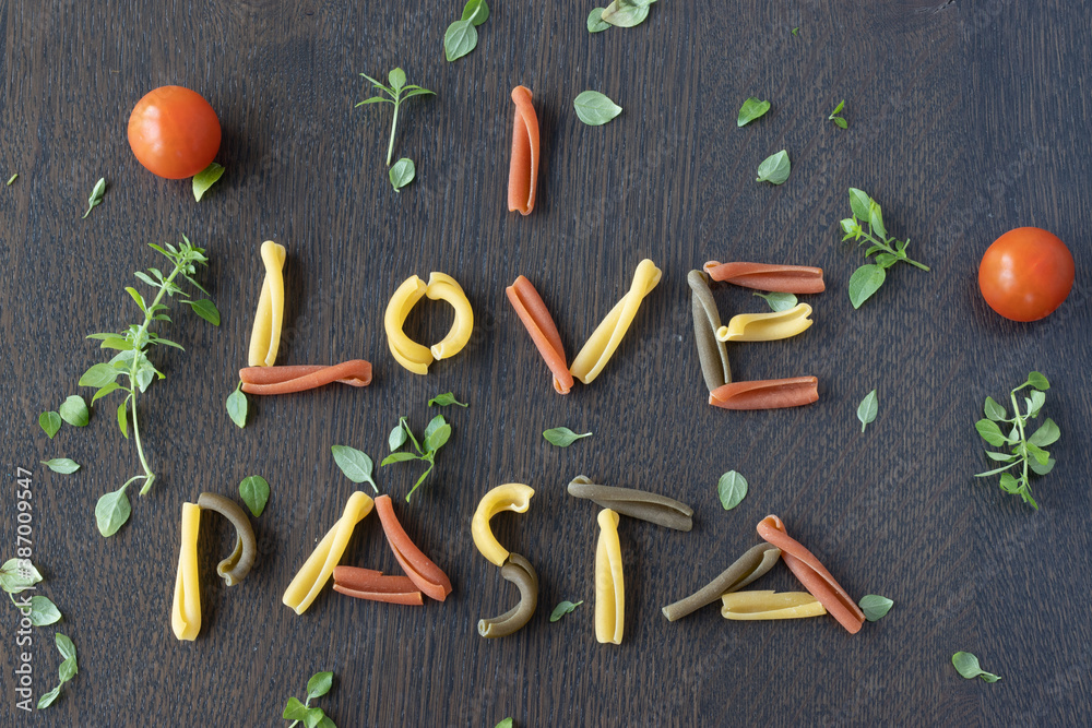 Foto de I love pasta written with tricolor caserecce Italian pasta ...