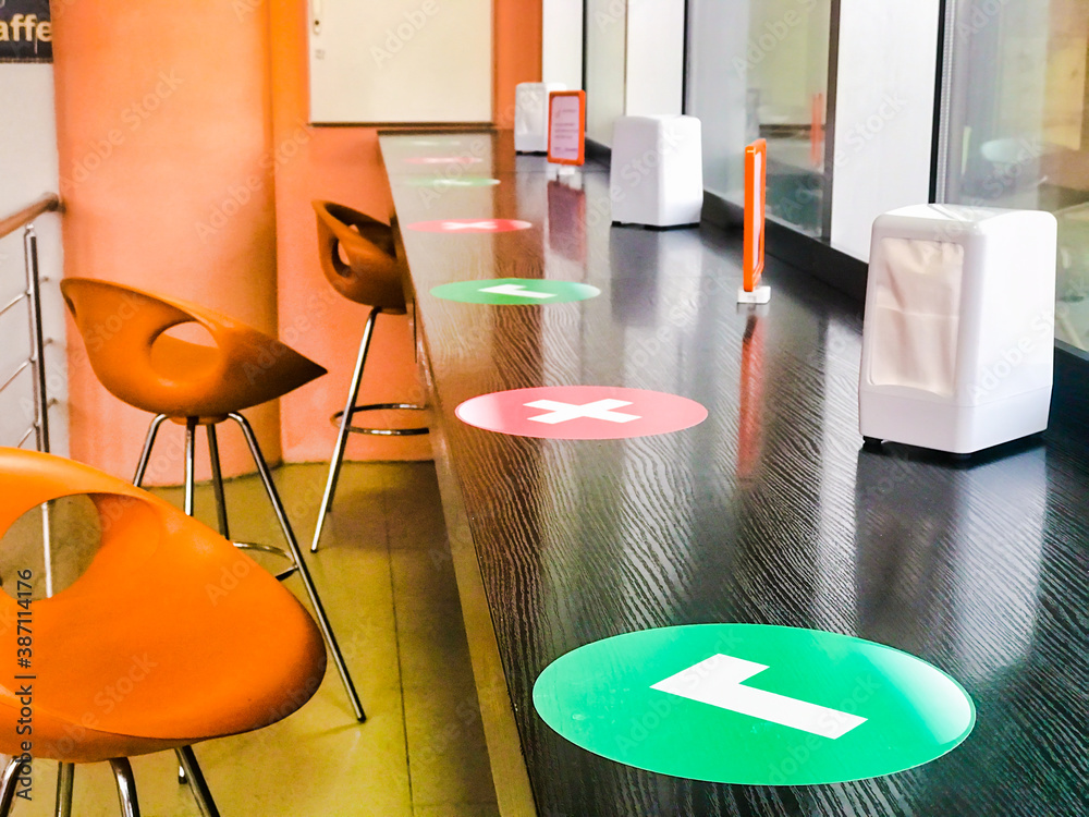 Foto de Table with social distancing red and green markings and empty ...