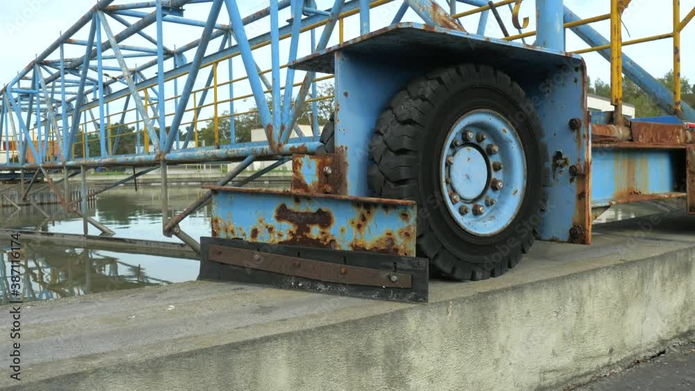 Tubeless wheel of turning frame collector of floating dirt in the ...