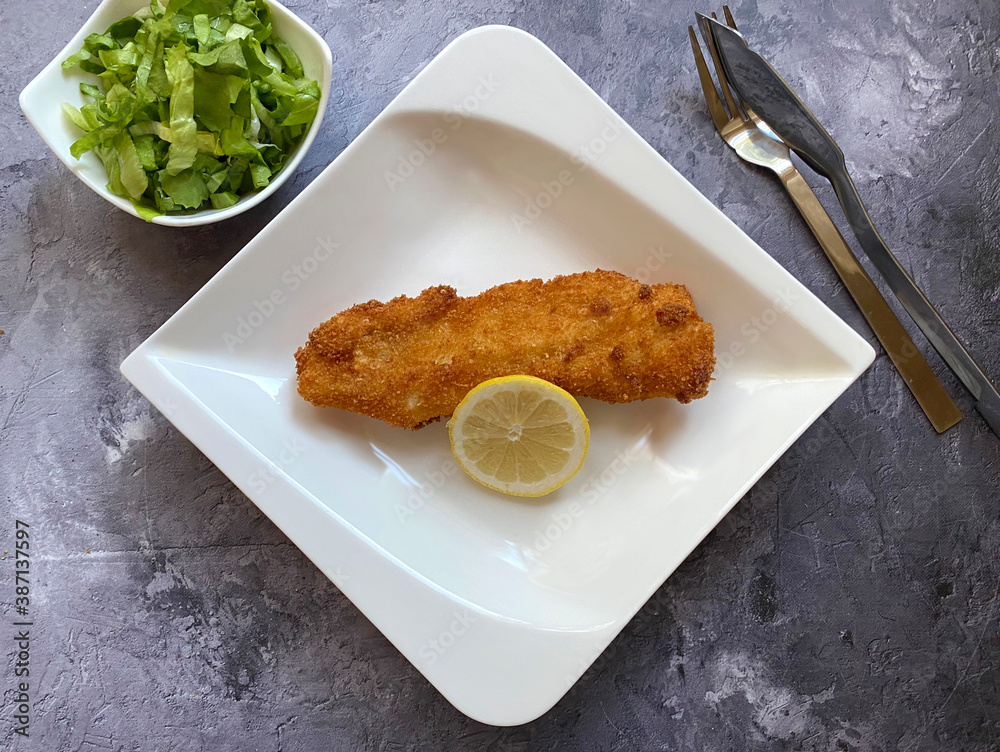 Foto de Breaded cod fish fillet, also known as Kabeljau. The fish is ...